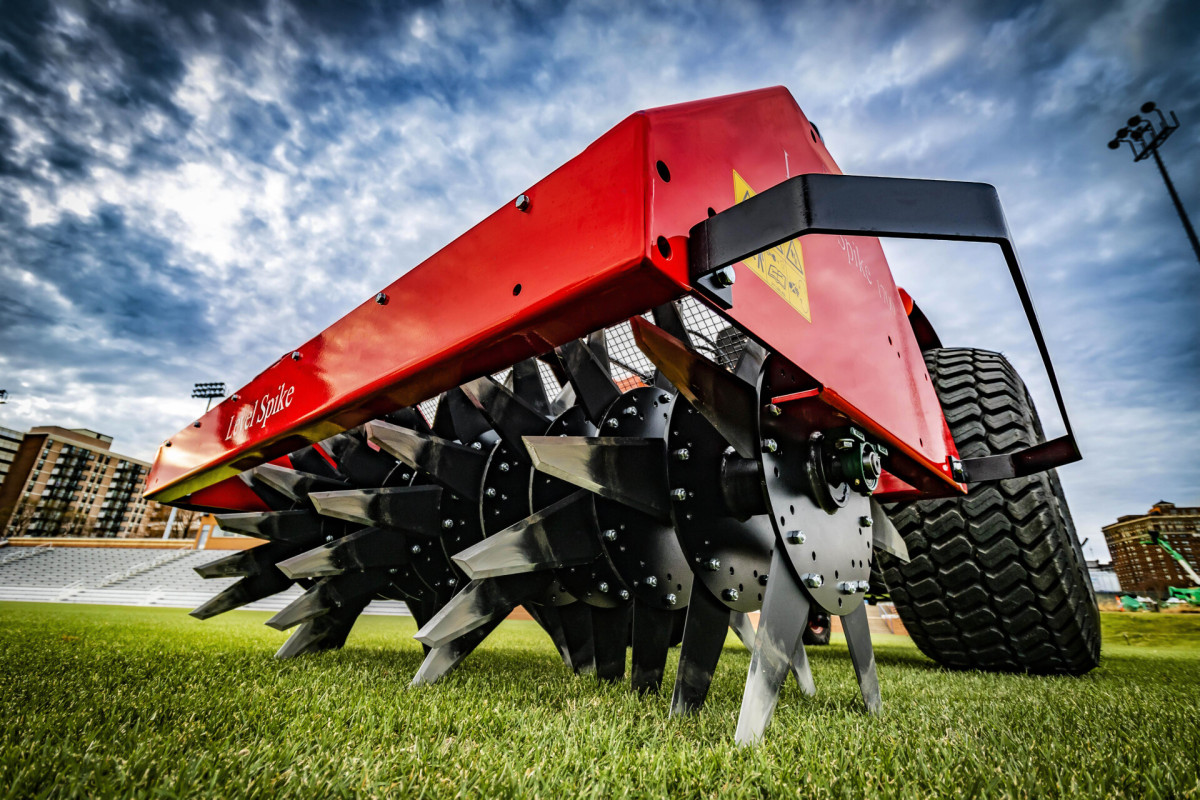 Redexim Level-Spike 1700 | Marnick Turf Machinery